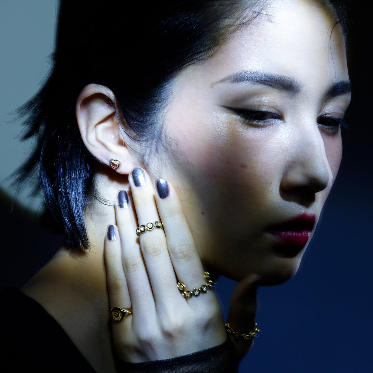 つぼみ花 K18 ruby with enamel heart studs – sharanpoi